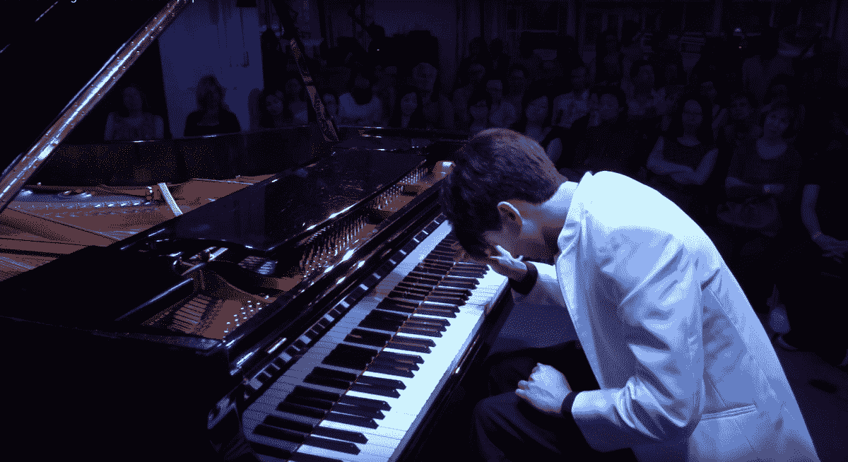 MLDSPOT | 4 Instrumen Musik Romantis dengan Dentingan Piano