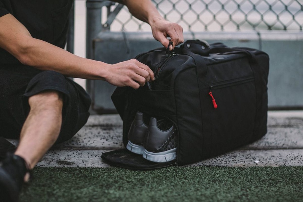 MLDSPOT | Mengenal Duffle Bag: Tas yang Bikin Lo Keliatan Kece Pas Nge-Gym!