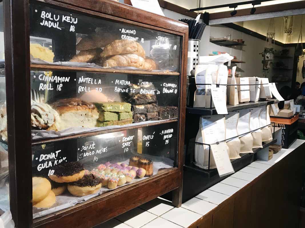 MLDSPOT | Kopi Toko Djawa, Kedai Kopi Ikonik di Tengah Keramaian Jalan ...