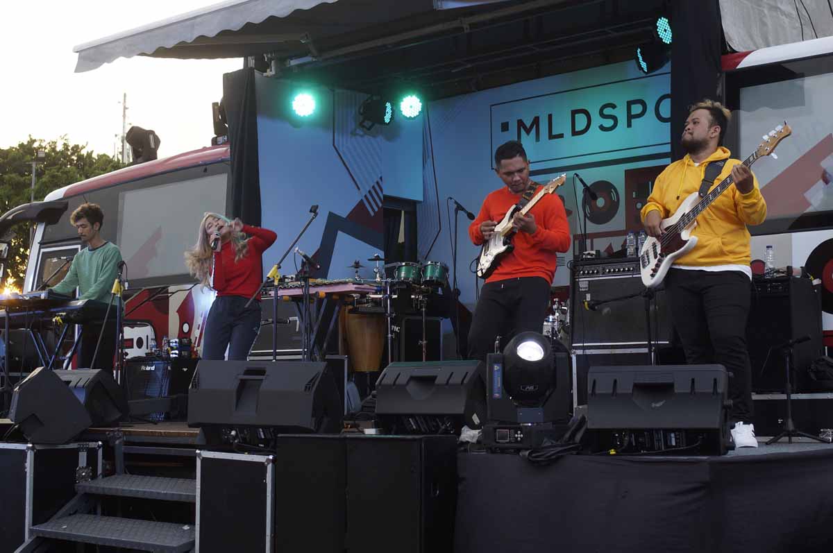 MLDSPOT | Panggung Intim Stage Bus Jazz Tour di Hari ke Dua Java Jazz ...