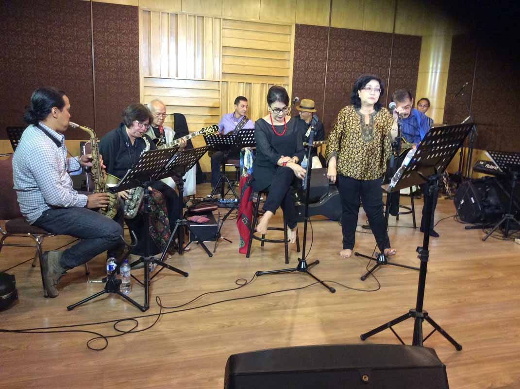 MLDSPOT | Lebih dari Sekadar Dosen, Kenalan dengan The Professor Band!