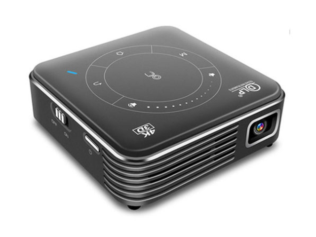 MLDSPOT | Protable Projector Bisa Bikin Lo Nonton Bioskop di Manapun!