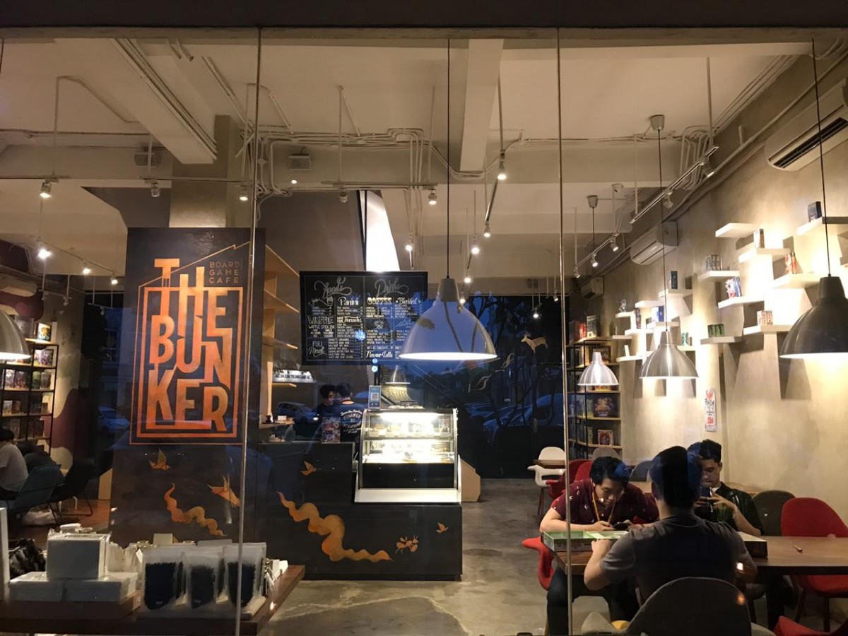MLDSPOT | The Bunker Cafe, Kawinkan Keseruan Board Game dan Kuliner