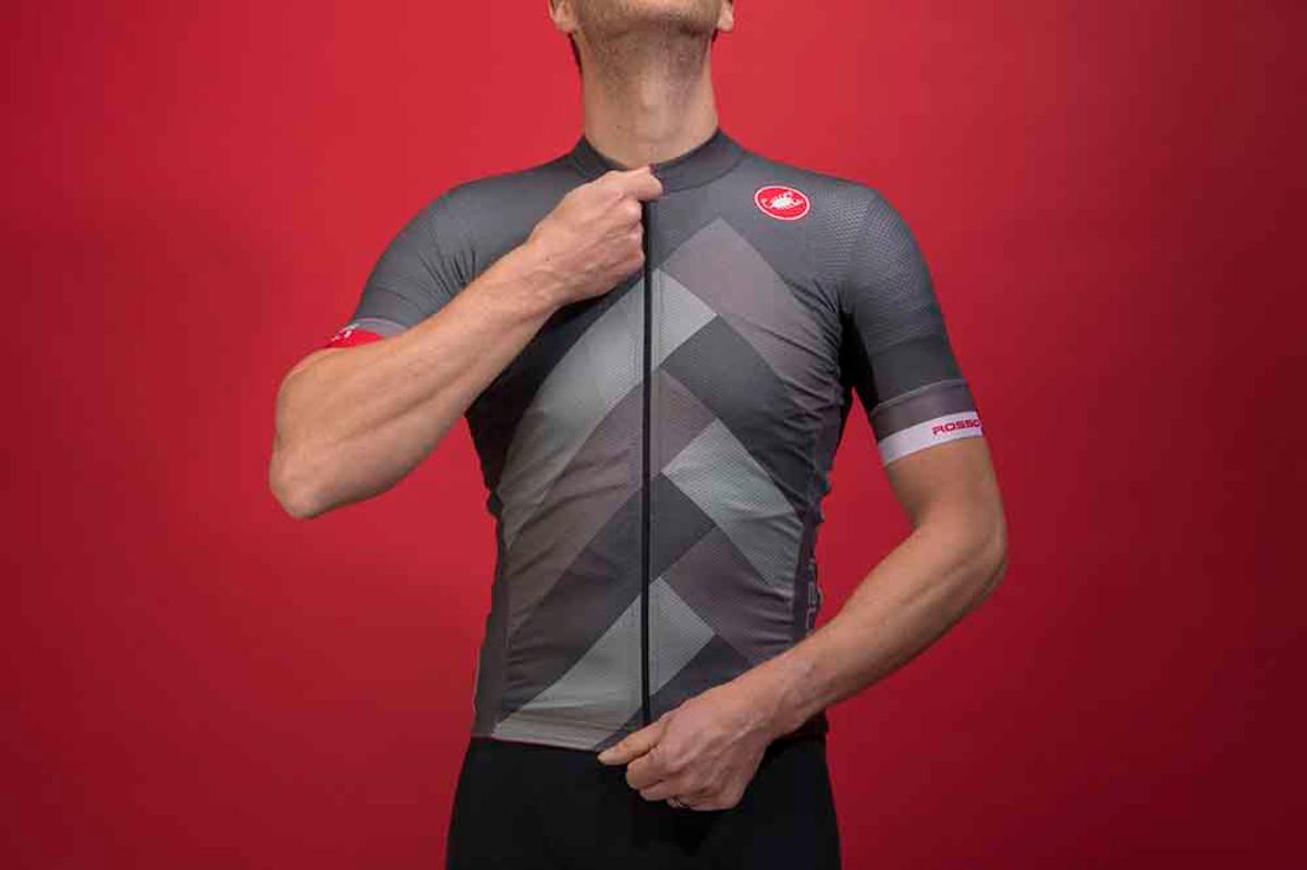 MLDSPOT | Buat Lo Pengguna Road Bike, Simak 5 Tips Milih Outfit yang ...